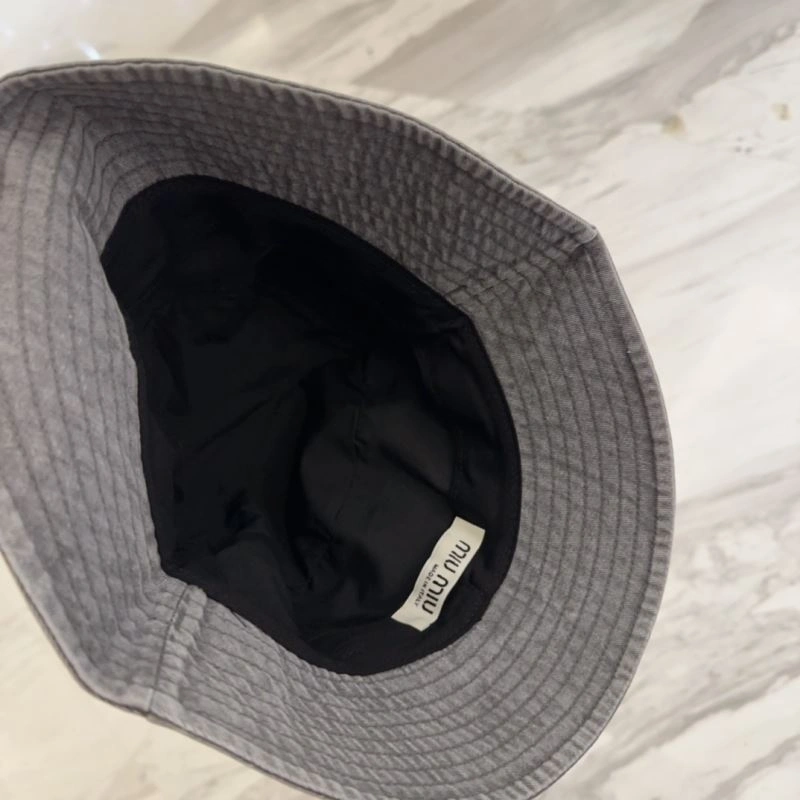 Top mirror Miu Miu Caps