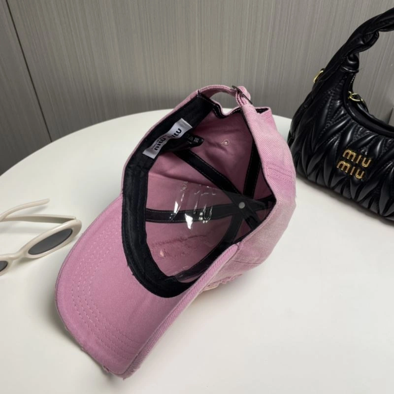 Accurate model Miu Miu Caps