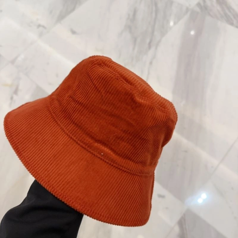 Accurate model Miu Miu Caps