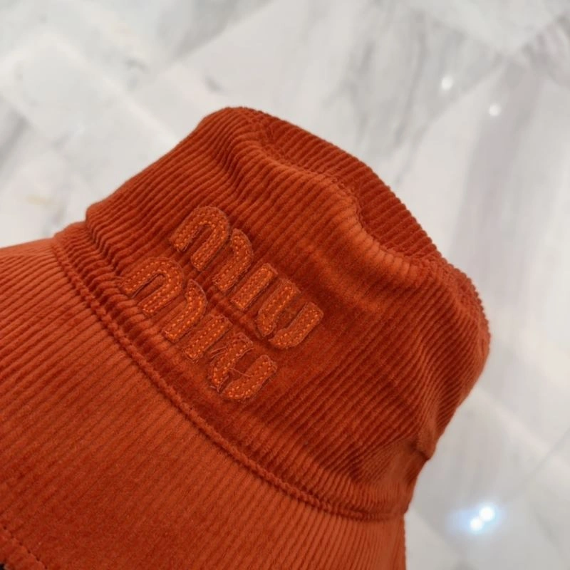 Accurate model Miu Miu Caps
