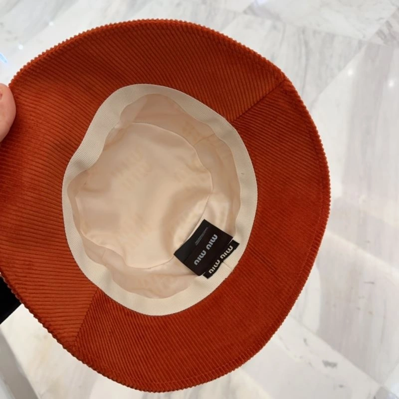 Accurate model Miu Miu Caps