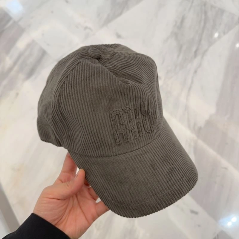 Top mirror Miu Miu Caps