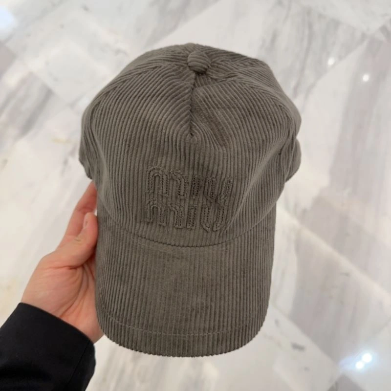 Top mirror Miu Miu Caps