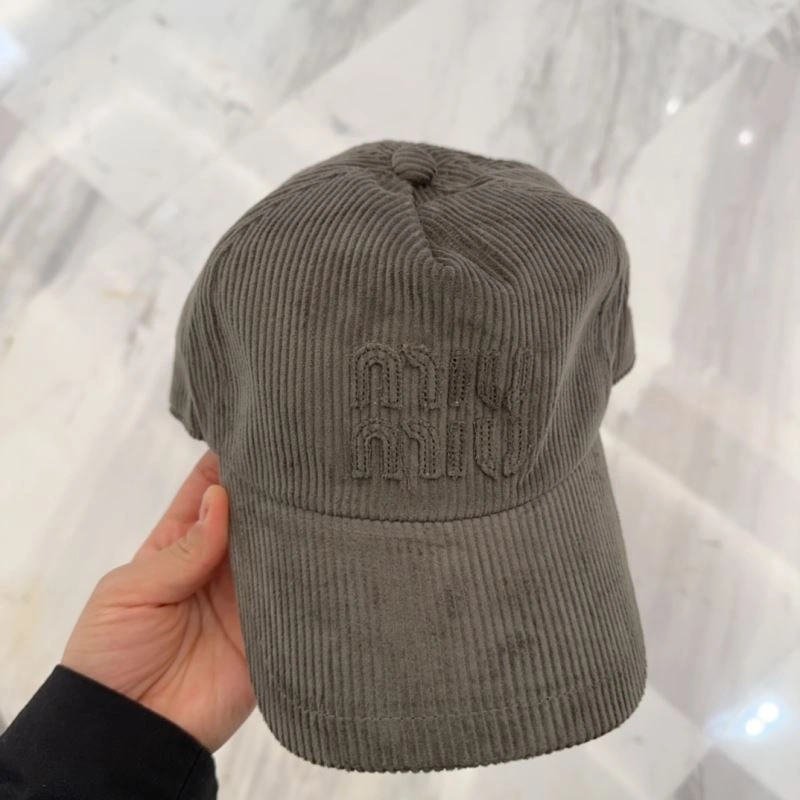 Top mirror Miu Miu Caps