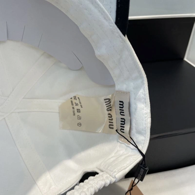 Accurate model Miu Miu Caps