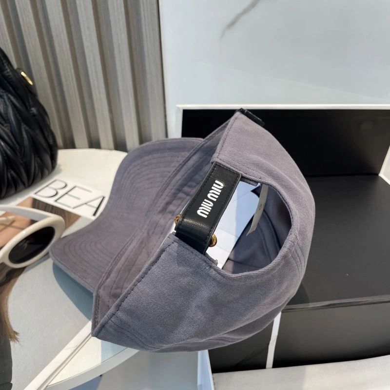 Accurate model Miu Miu Caps