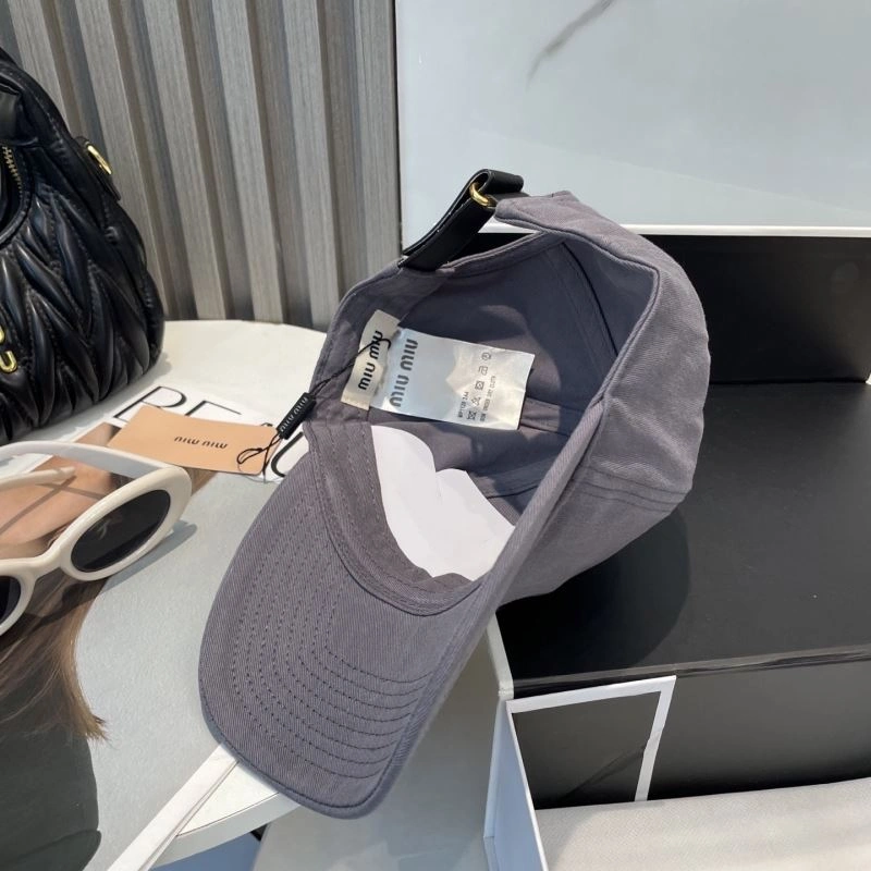 Accurate model Miu Miu Caps