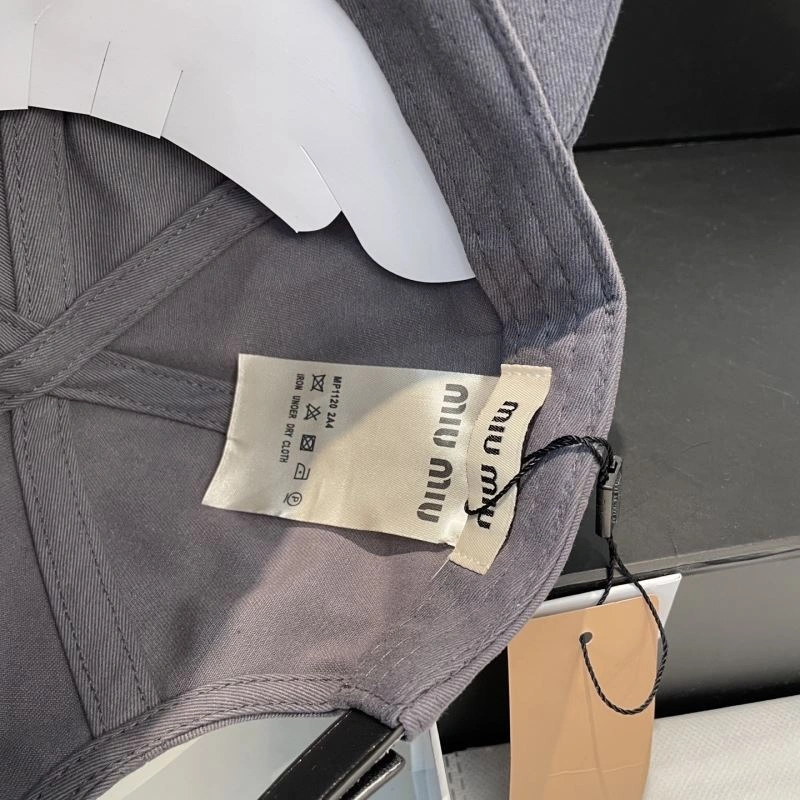 Accurate model Miu Miu Caps