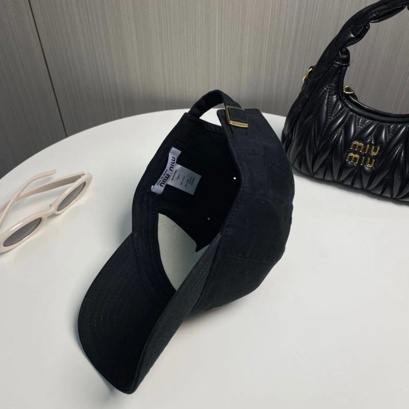 Top mirror Miu Miu Caps