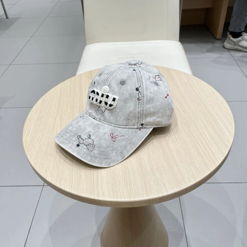 Top mirror Miu Miu Caps
