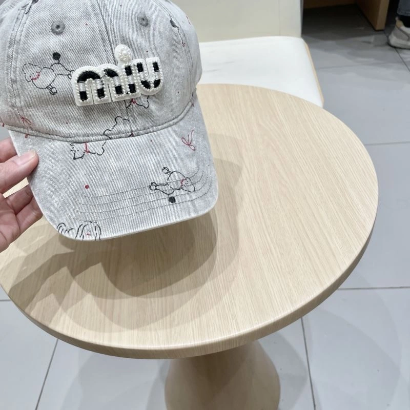 Top mirror Miu Miu Caps