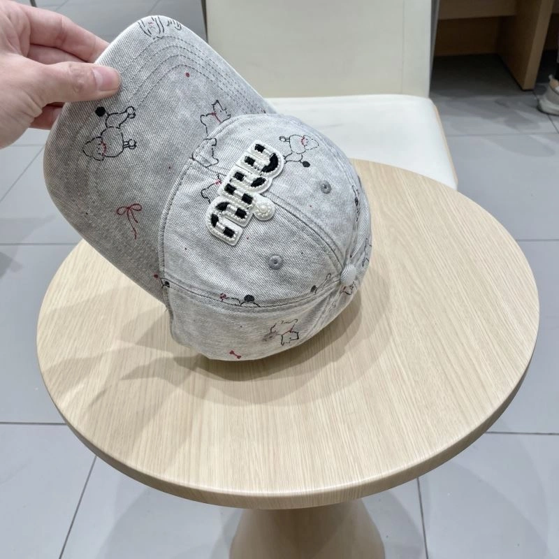 Top mirror Miu Miu Caps