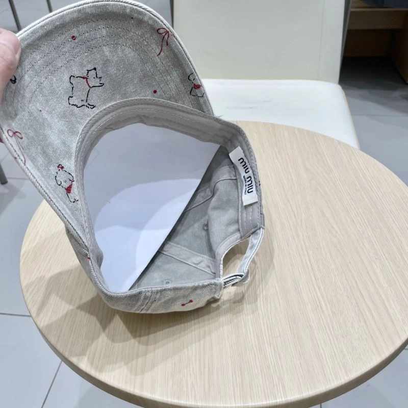 Top mirror Miu Miu Caps