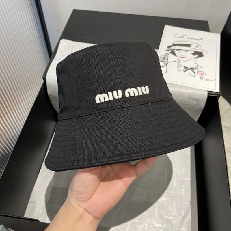 Top mirror Miu Miu Caps