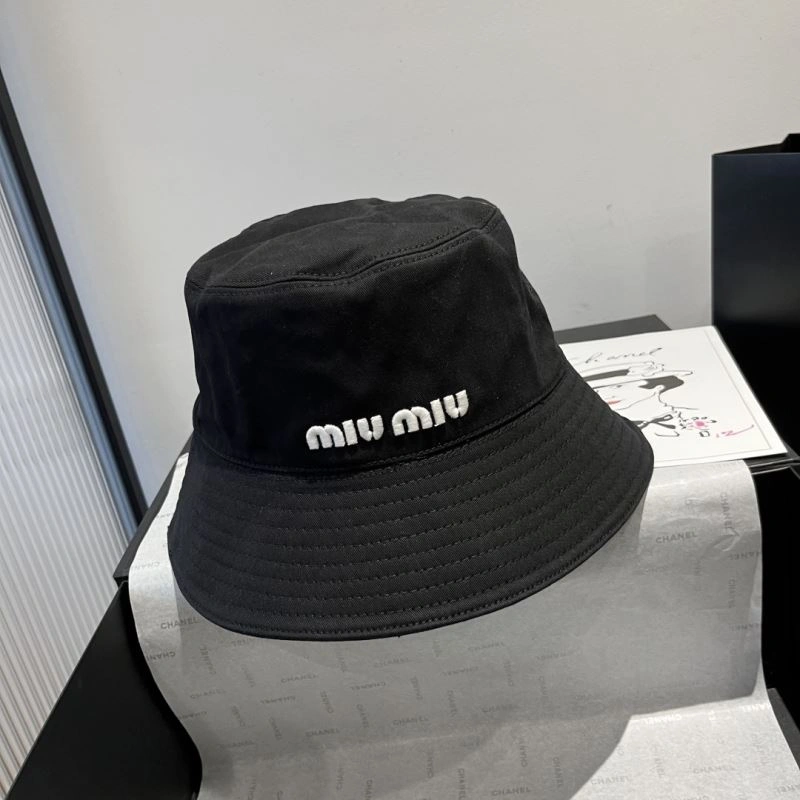 Top mirror Miu Miu Caps