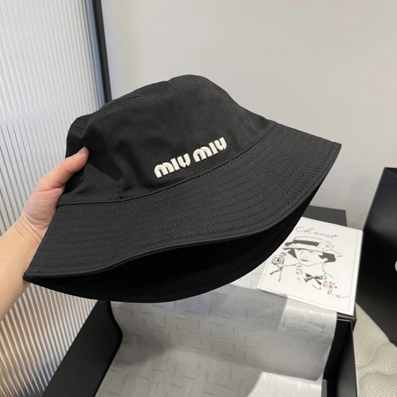 Top mirror Miu Miu Caps