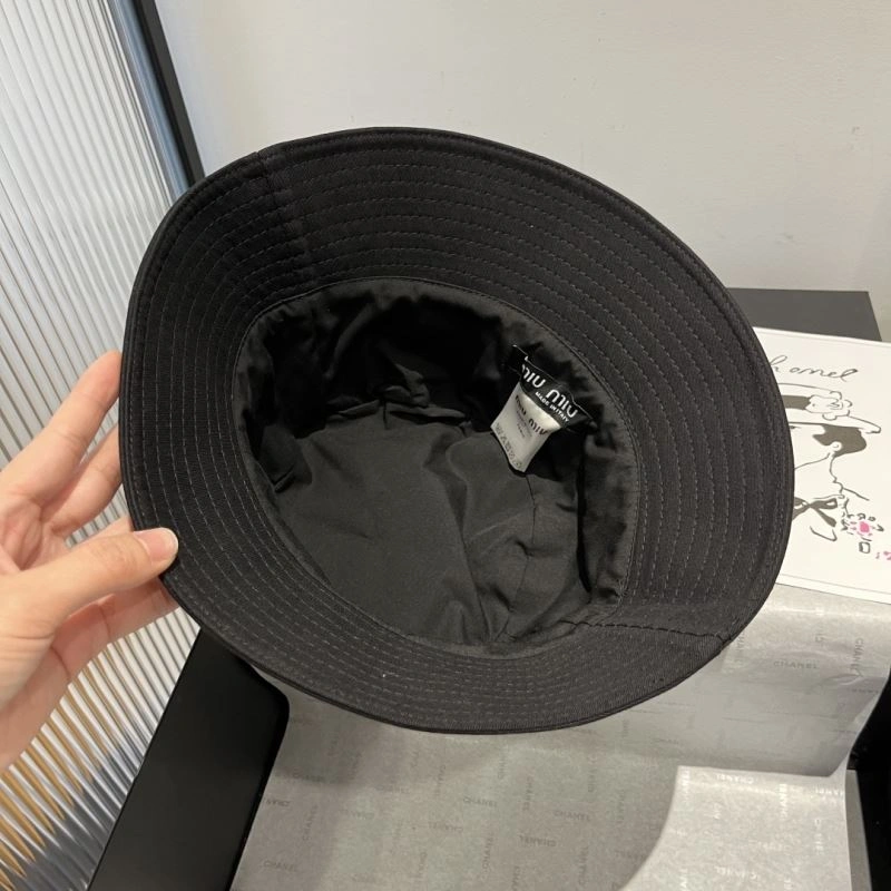 Top mirror Miu Miu Caps