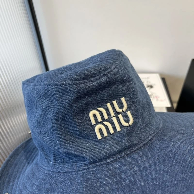 Top mirror Miu Miu Caps