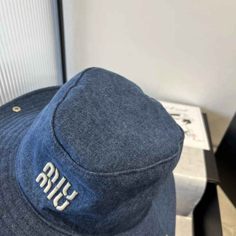 Top mirror Miu Miu Caps