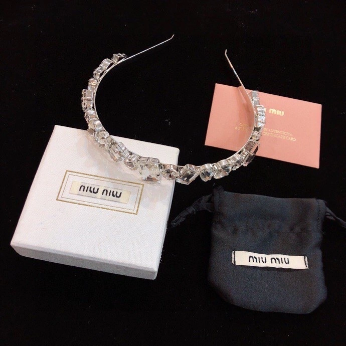 Accurate model Miu Miu Hairpins