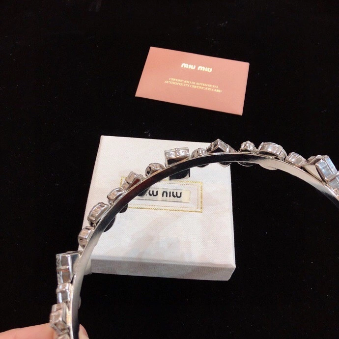 Accurate model Miu Miu Hairpins