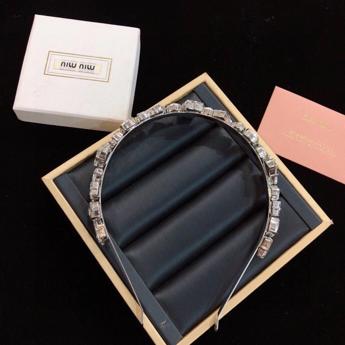 Accurate model Miu Miu Hairpins