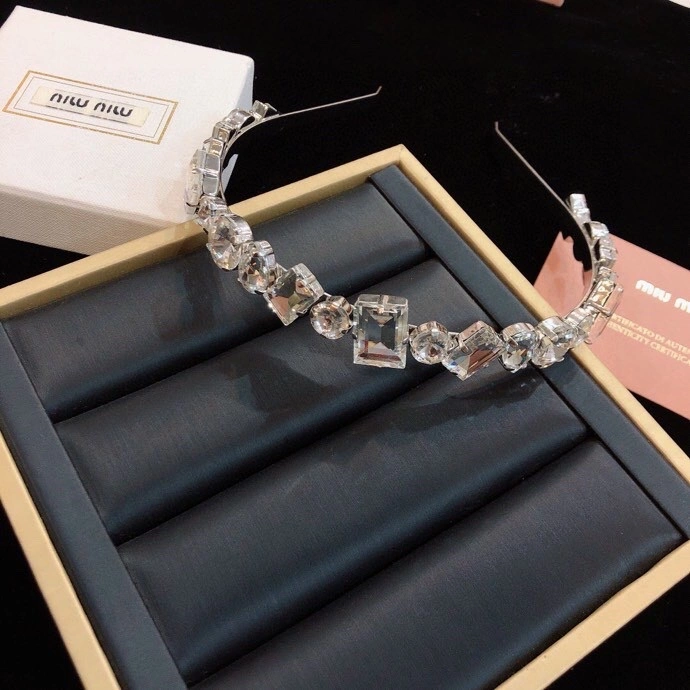 Accurate model Miu Miu Hairpins