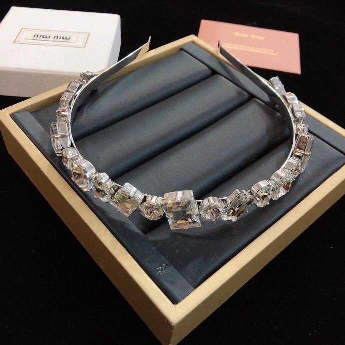 Accurate model Miu Miu Hairpins
