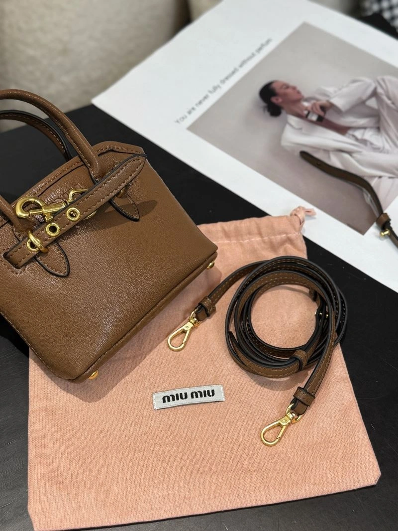 Accurate model Miu Miu Ornaments