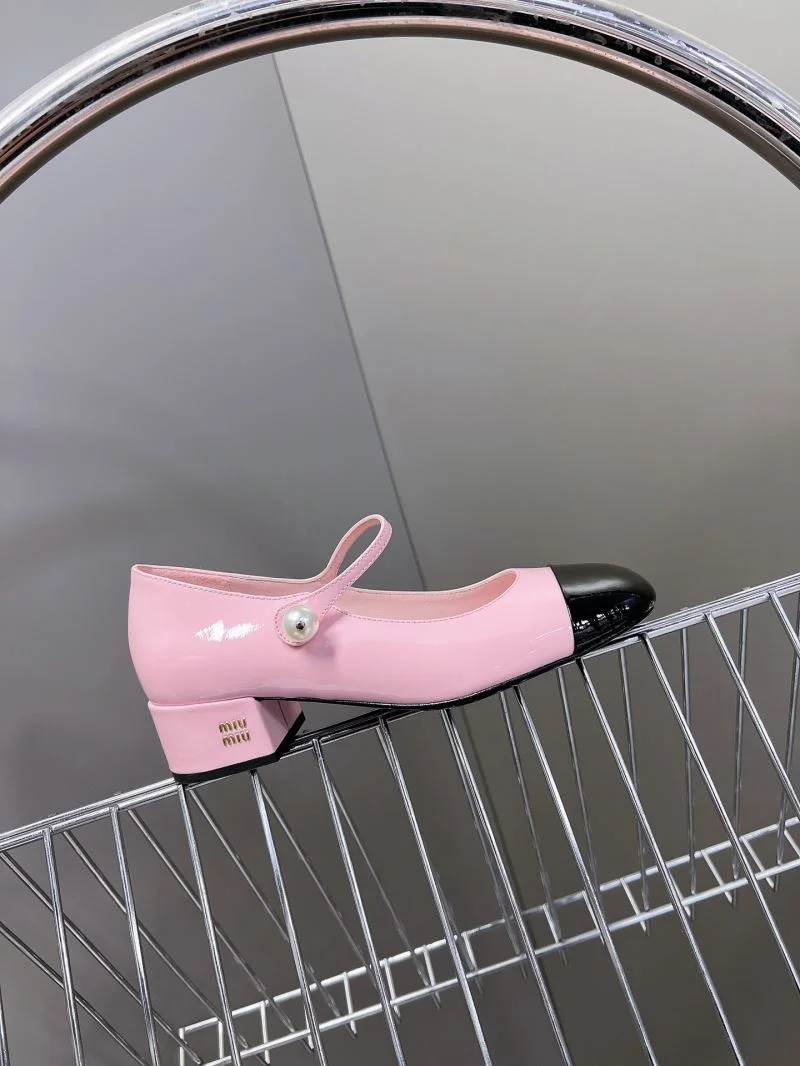 Top mirror Miu Miu Shoes