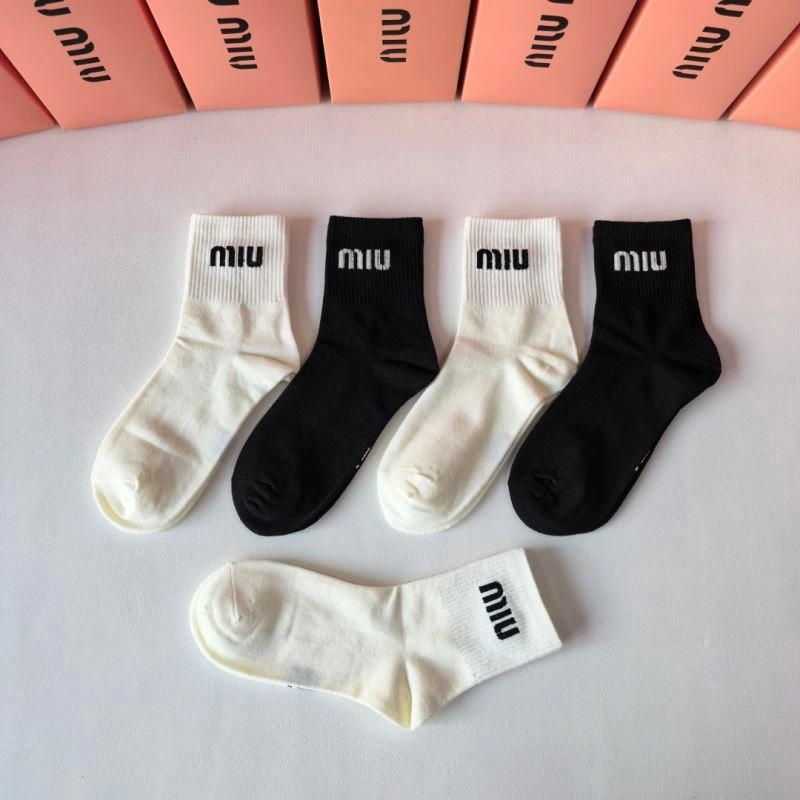 Top mirror Miu Miu Socks