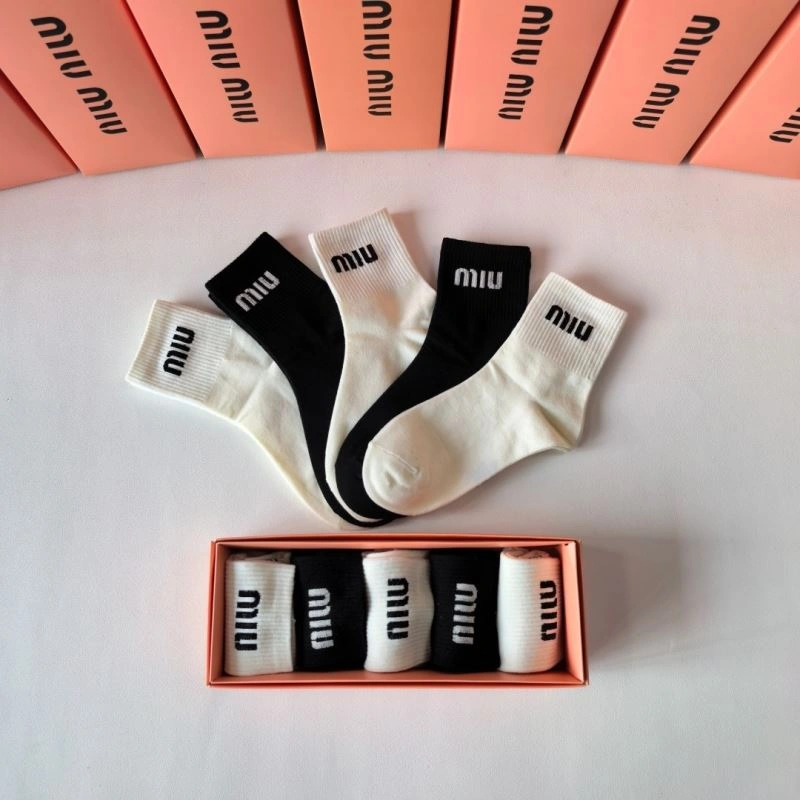 Top mirror Miu Miu Socks