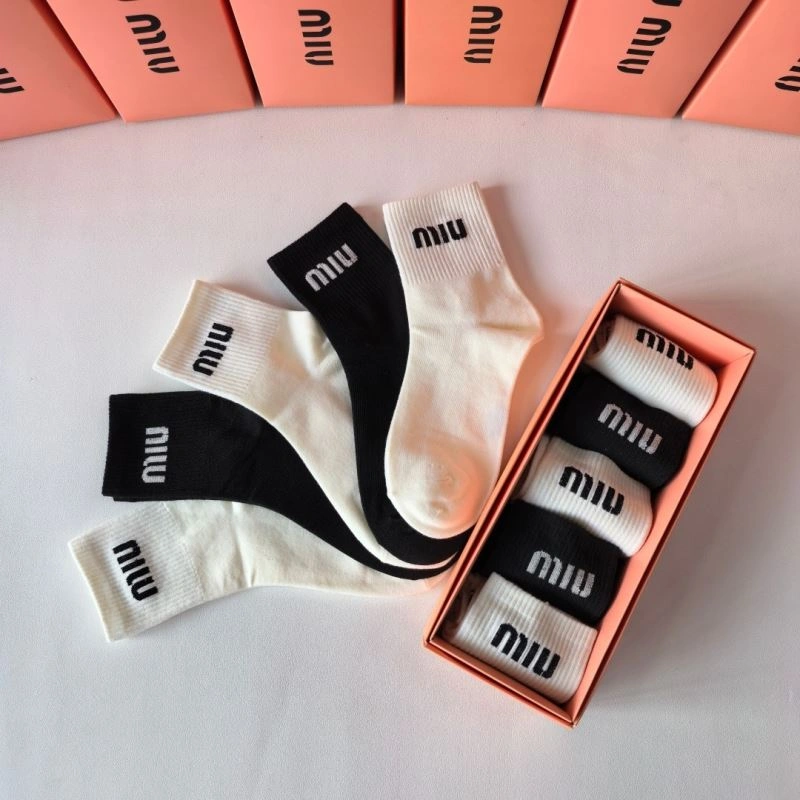 Top mirror Miu Miu Socks