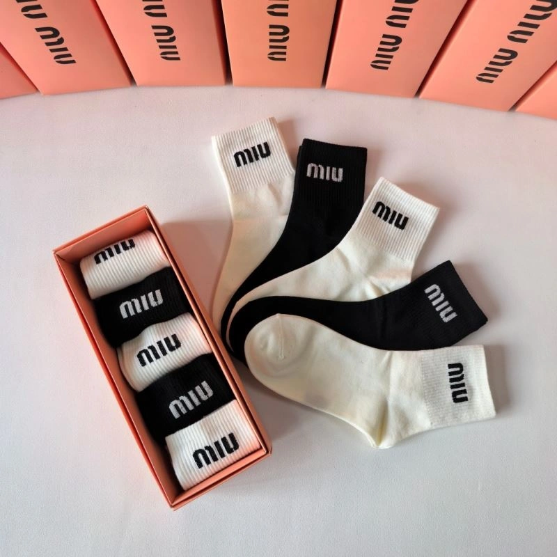 Top mirror Miu Miu Socks
