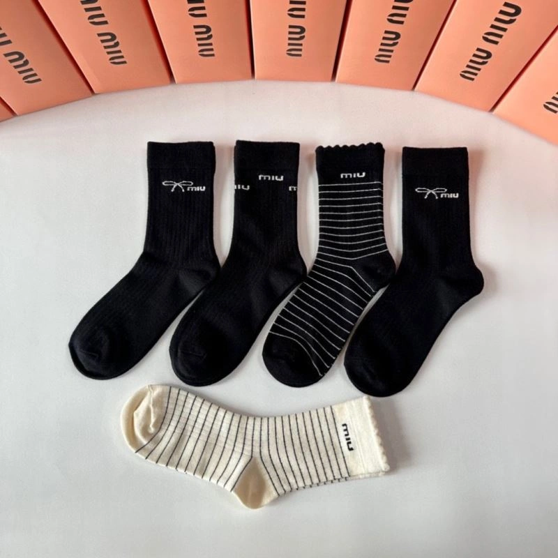 Top mirror Miu Miu Socks