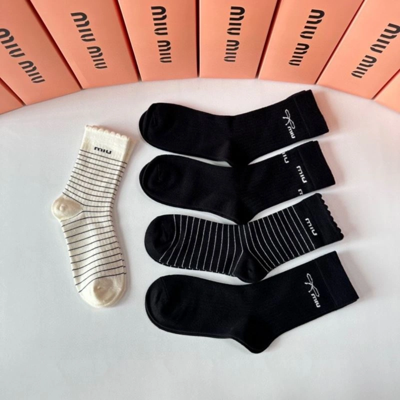 Top mirror Miu Miu Socks