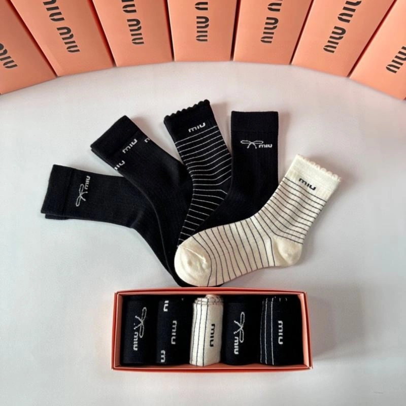Top mirror Miu Miu Socks