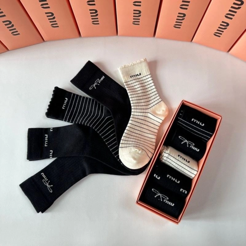 Top mirror Miu Miu Socks