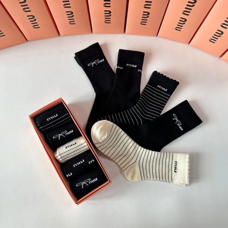 Top mirror Miu Miu Socks
