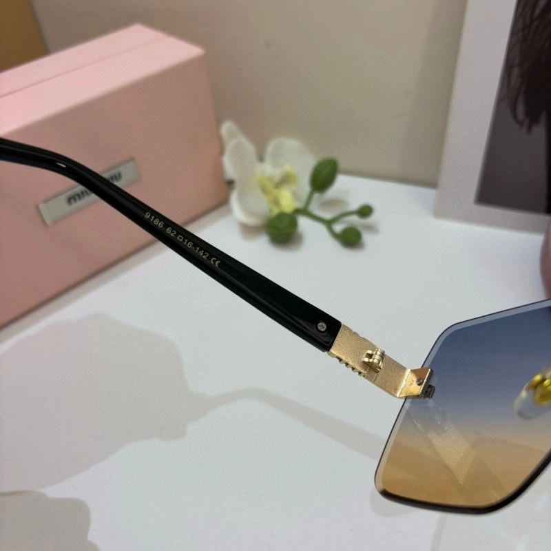 Exact replica Miu Miu Sunglasses