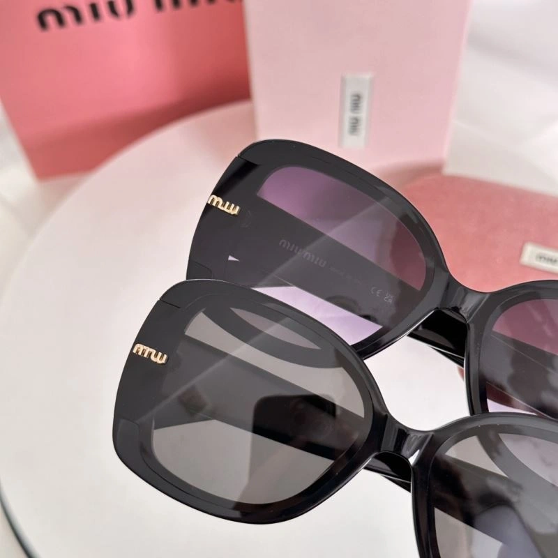 Top mirror Miu Miu Sunglasses