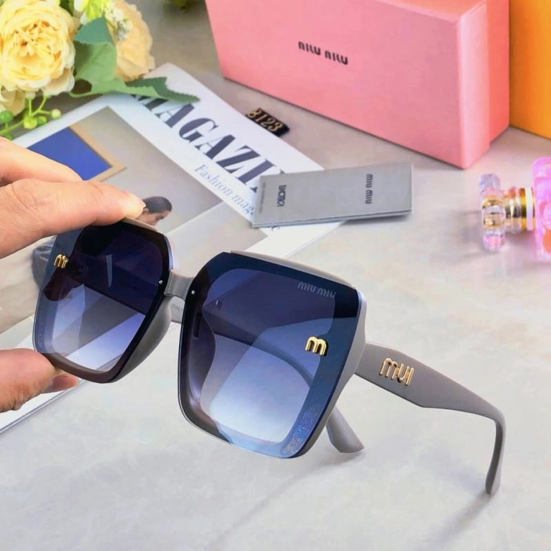 Accurate model Miu Miu Sunglasses