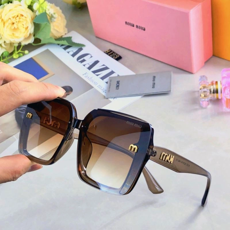 Accurate model Miu Miu Sunglasses