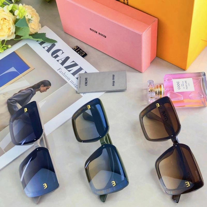 Accurate model Miu Miu Sunglasses