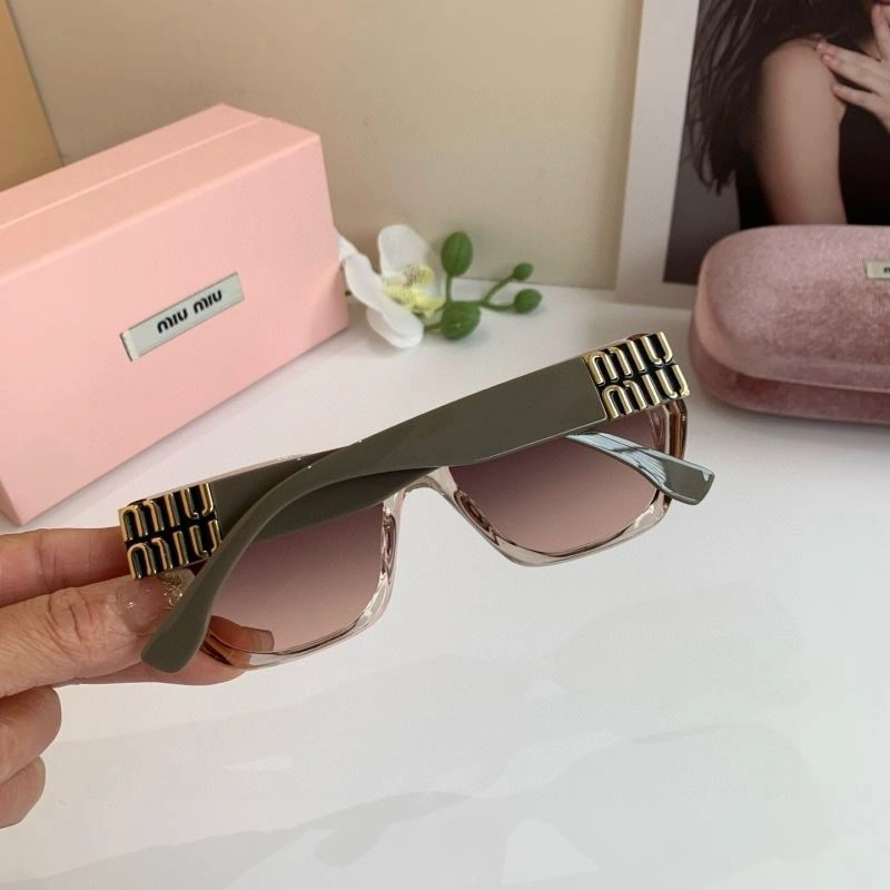Accurate model Miu Miu Sunglasses