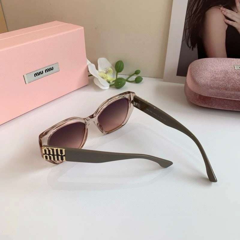 Accurate model Miu Miu Sunglasses