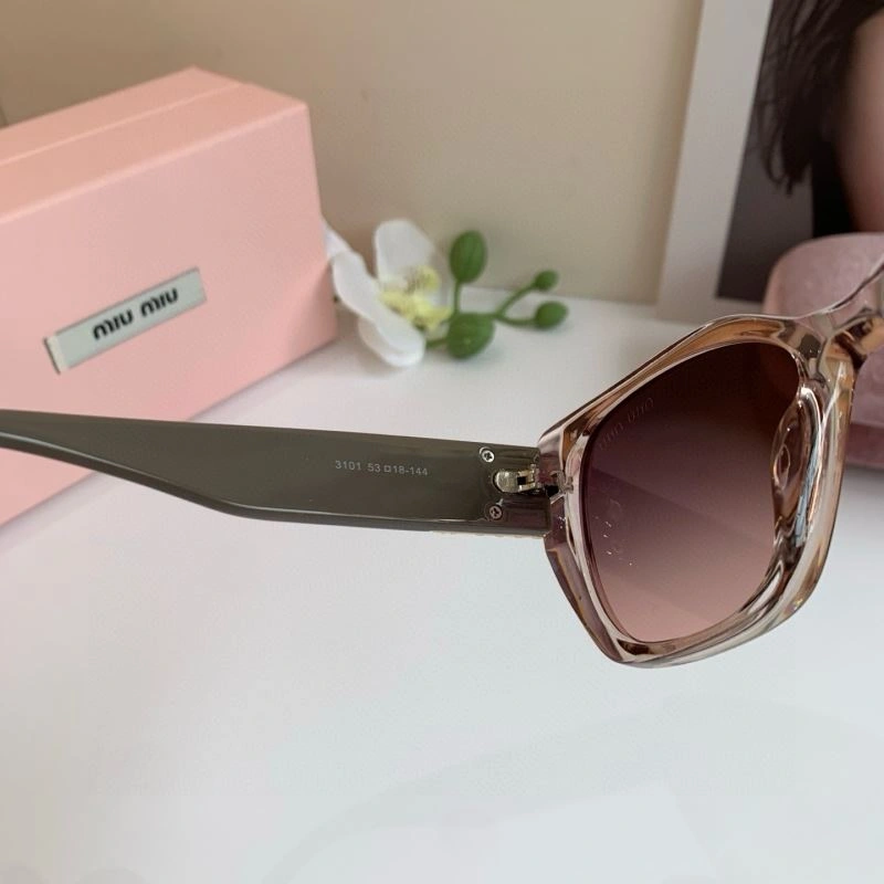 Accurate model Miu Miu Sunglasses
