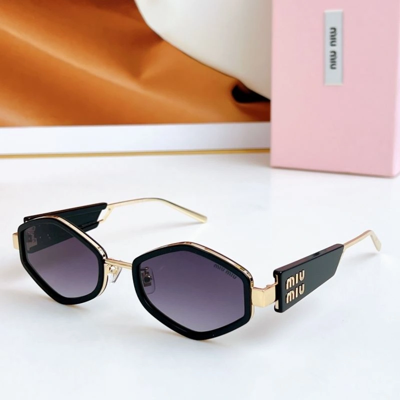 Accurate model Miu Miu Sunglasses