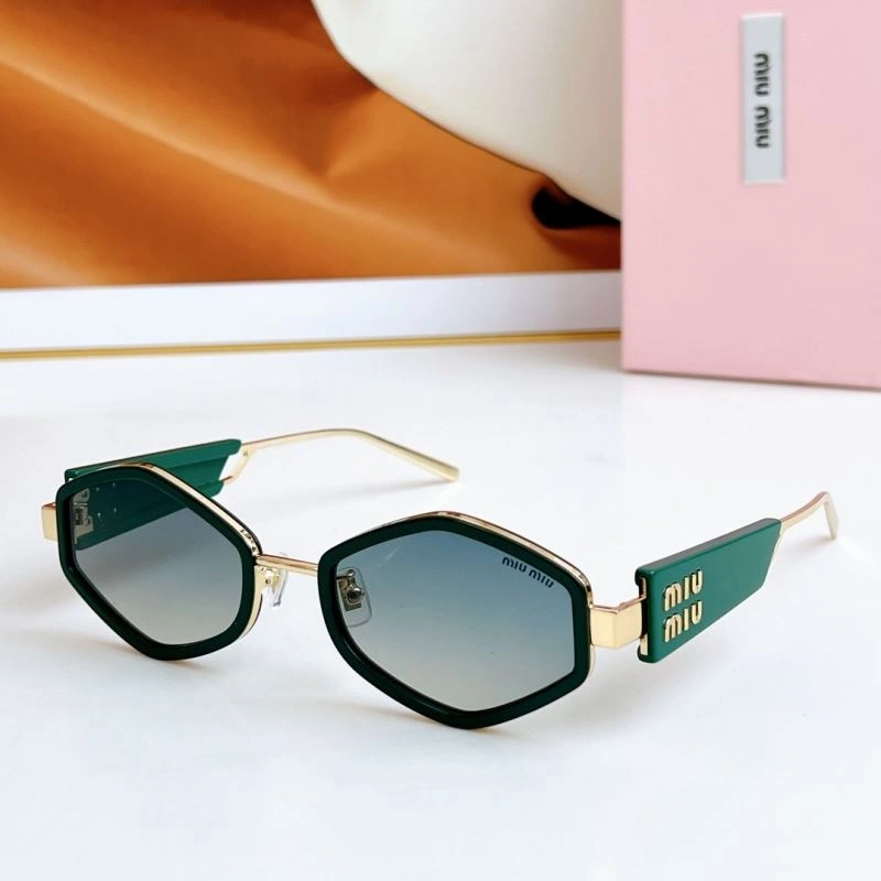 Accurate model Miu Miu Sunglasses