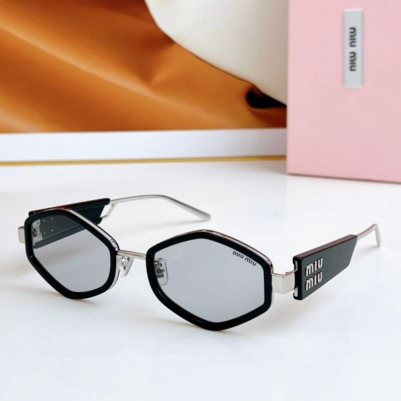 Accurate model Miu Miu Sunglasses